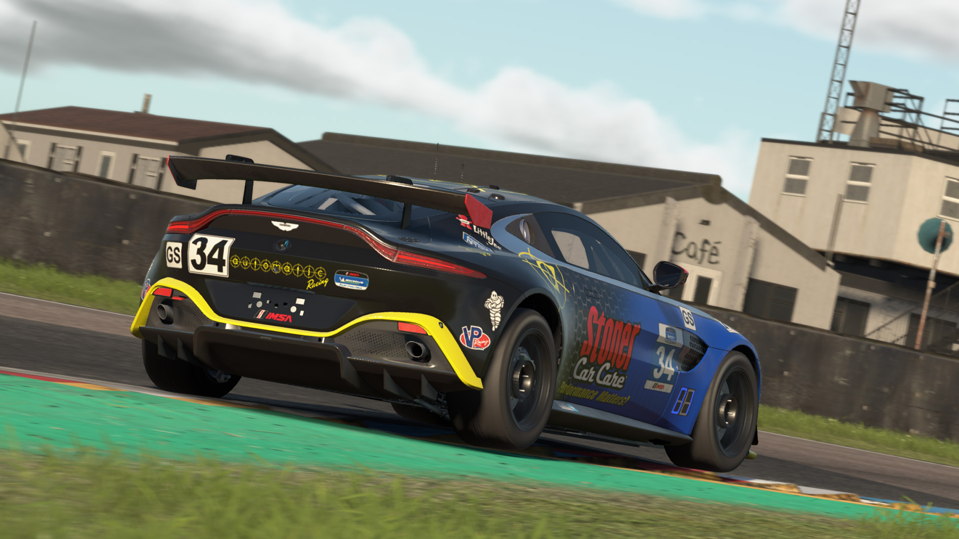 Aston Martin Vantage GT4